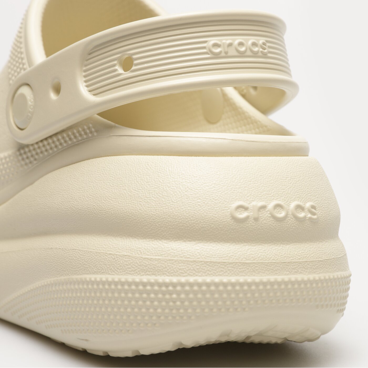 CROCS CLASSIC CRUSH CLOG kolor BEŻOWY (207521-2Y2) - Kobieta - Sandały w cenie 229,99 PLN ...